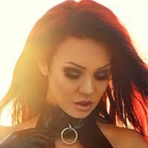 Starfmodel - Bio, Family | Famous Birthdays