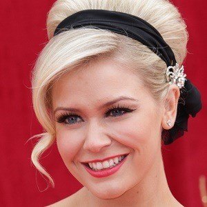 Suzanne Shaw - Bio, Family, Trivia | Famous Birthdays
