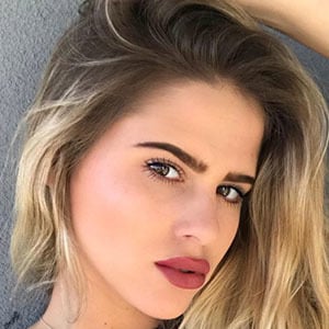 Sydney Siegel - Bio, Family, Trivia | Famous Birthdays