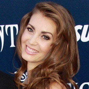 Tanit Phoenix - Bio, Family, Trivia | Famous Birthdays