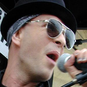 Tim Armstrong - Bio, Family, Trivia | Famous Birthdays