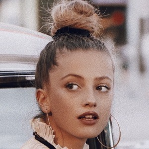 Zoe Pastelle - Bio, Family, Trivia | Famous Birthdays