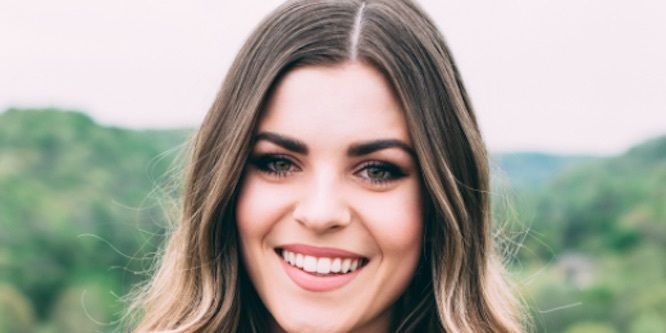 Tenille Arts - Age, Bio, Family | Famous Birthdays