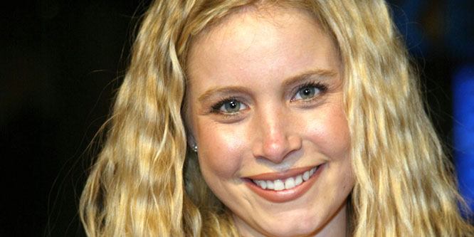 Alana Austin - Age, Bio, Family | Famous Birthdays