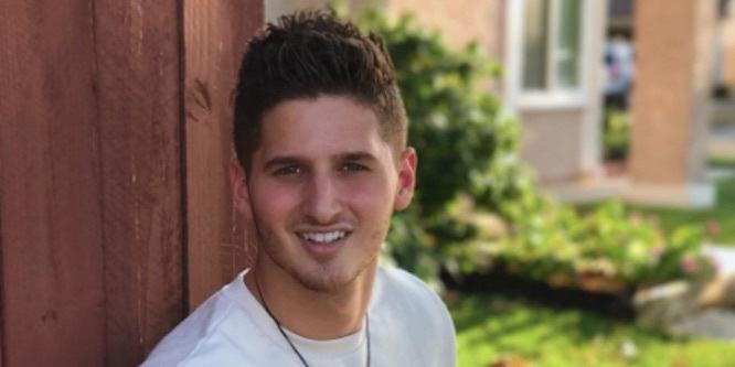 Andrew Bloom - Age, Family, Bio | Famous Birthdays