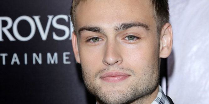 Douglas Booth - Age, Bio, Family | Famous Birthdays