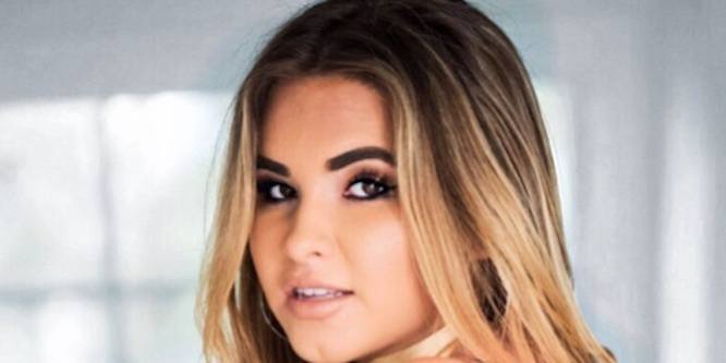 Savannah Brymer - Age, Bio, Family | Famous Birthdays