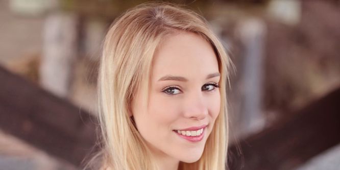 Rachael Burgess - Age, Family, Bio | Famous Birthdays