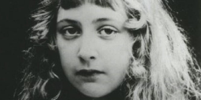 Agatha Christie - Bio, Family | Famous Birthdays