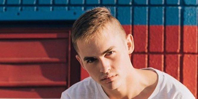 Aaron Crowder - Age, Family, Bio | Famous Birthdays