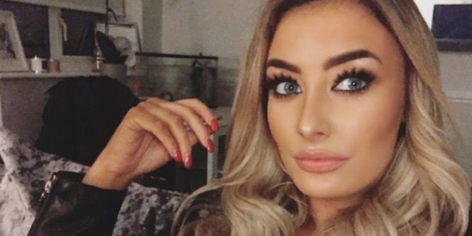 Chloe Crowhurst - Age, Family, Bio | Famous Birthdays