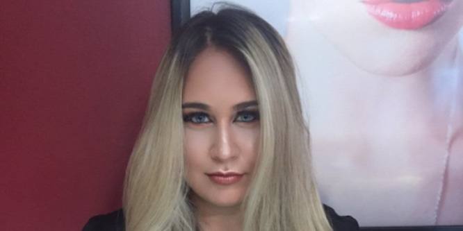 Hayley Dee - Age, Bio, Family | Famous Birthdays