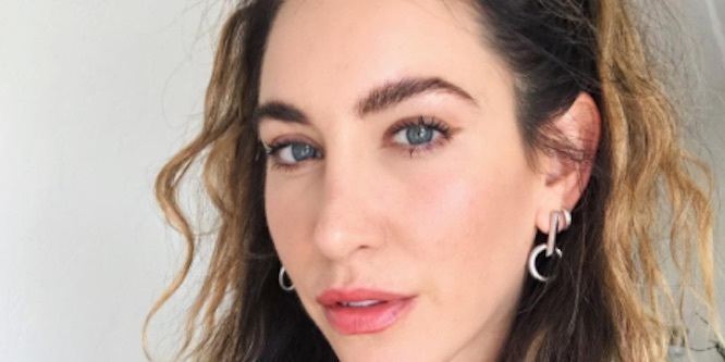 Nikki DeRoest - Age, Bio, Family | Famous Birthdays