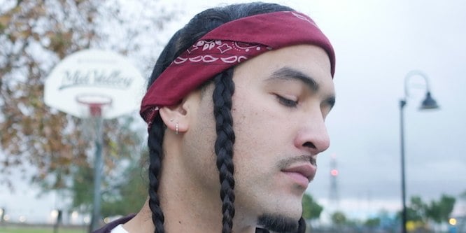 Dezzy Hollow - Age, Family, Bio | Famous Birthdays