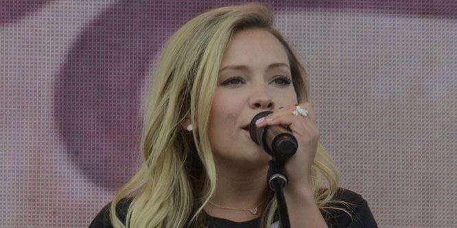 Taylor Dye - Age, Bio, Family | Famous Birthdays