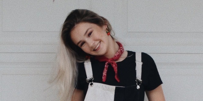 Abby Edwards - Age, Bio, Family | Famous Birthdays