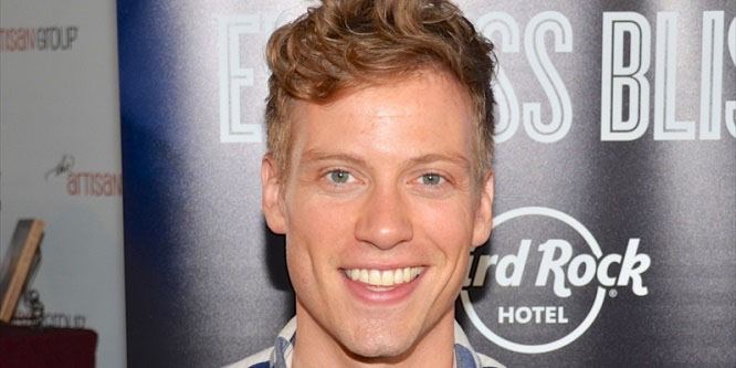 Barrett Foa - Age, Bio, Family | Famous Birthdays
