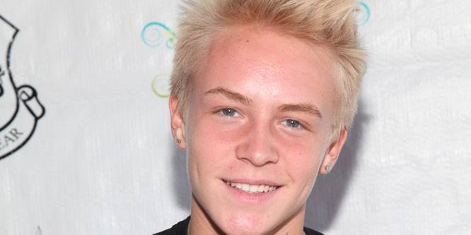 Devin Fox - Age, Family, Bio | Famous Birthdays