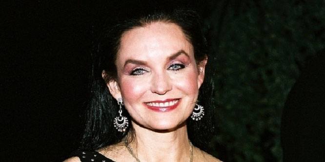 Crystal Gayle - Age, Family, Bio | Famous Birthdays