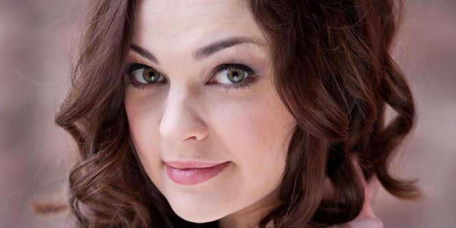 Sarah George - Age, Family, Bio | Famous Birthdays