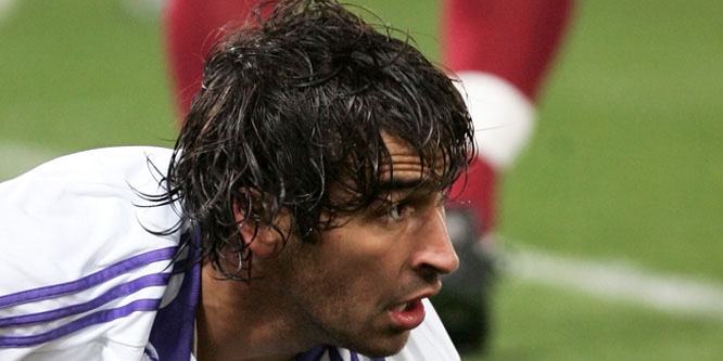 Raúl González (Soccer Player) - Age, Family, Bio | Famous Birthdays