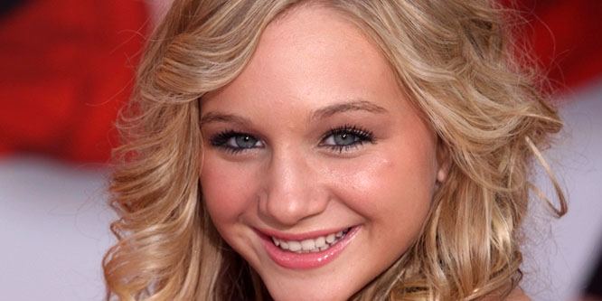 Mollee Gray - Age, Bio, Family | Famous Birthdays