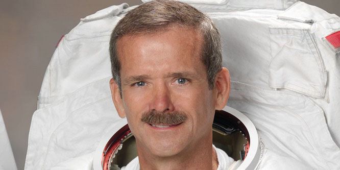 Chris Hadfield - Age, Family, Bio | Famous Birthdays