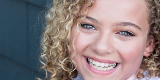 Emma Michelle - Age, Bio, Family | Famous Birthdays