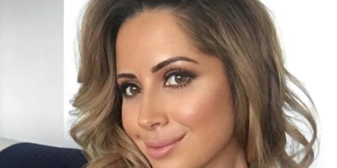 Jasmin Howell - Age, Bio, Family | Famous Birthdays