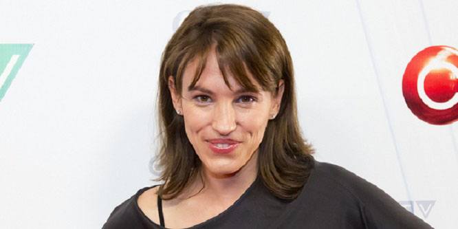 Amy Jo Johnson - Age, Bio, Family | Famous Birthdays