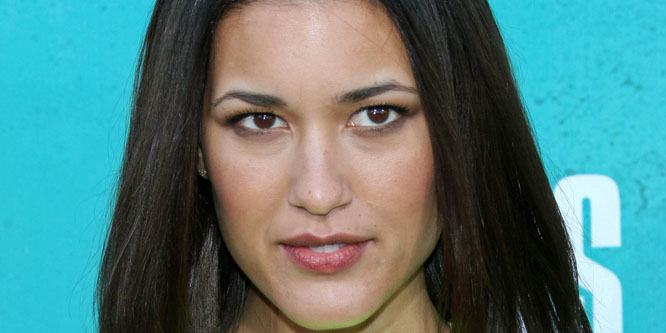 Julia Jones - Age, Bio, Family | Famous Birthdays