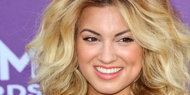 Tori Kelly - Age, Family, Bio | Famous Birthdays