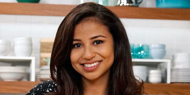 Zoe Kelly - Age, Family, Bio | Famous Birthdays