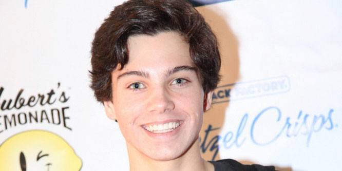 Riley Lynch - Age, Family, Bio | Famous Birthdays