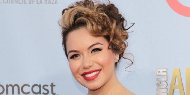 Chiquis - Age, Bio, Family | Famous Birthdays