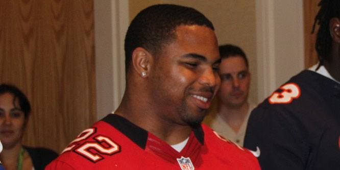 Doug Martin - Bio, Family | Famous Birthdays