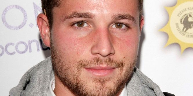 Shawn Pyfrom - Age, Family, Bio | Famous Birthdays