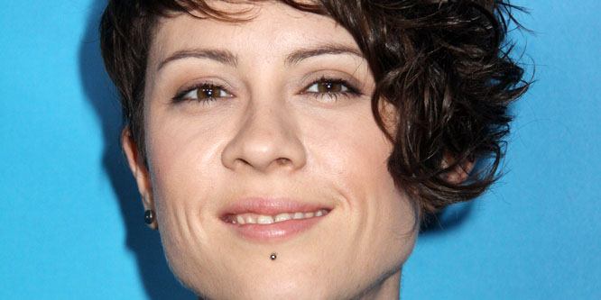 Tegan Quin - Age, Bio, Family | Famous Birthdays