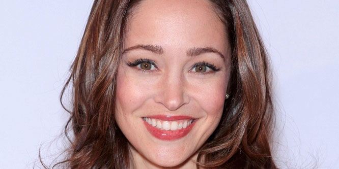 Autumn Reeser - Age, Bio, Family | Famous Birthdays