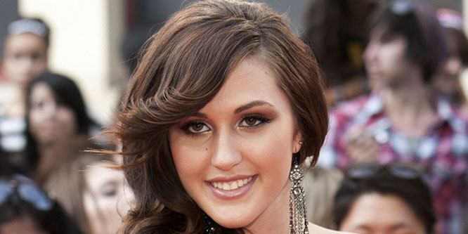 Alyssa Reid - Age, Family, Bio | Famous Birthdays