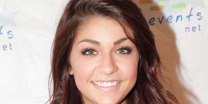 Andrea Russett - Age, Family, Bio | Famous Birthdays