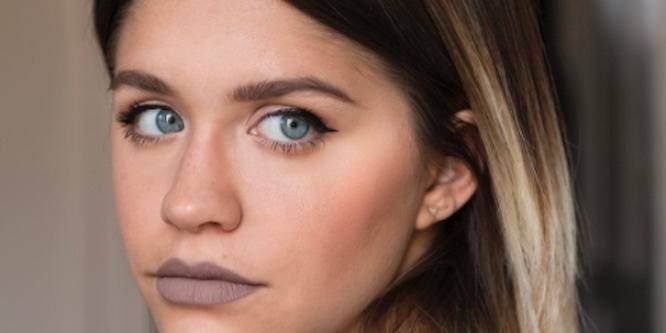 Anna Russett - Age, Family, Bio | Famous Birthdays