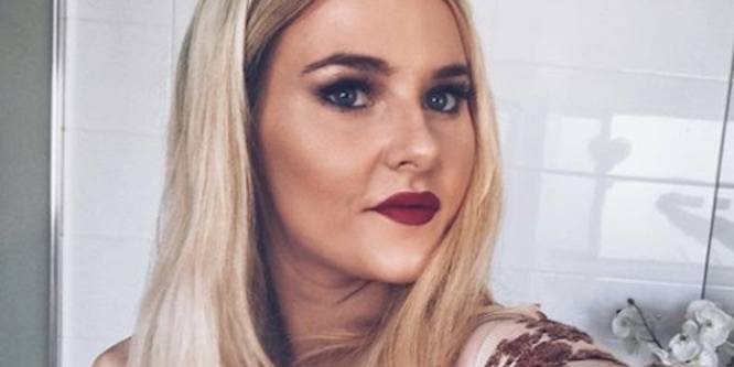 Hayley Sewell - Age, Family, Bio | Famous Birthdays