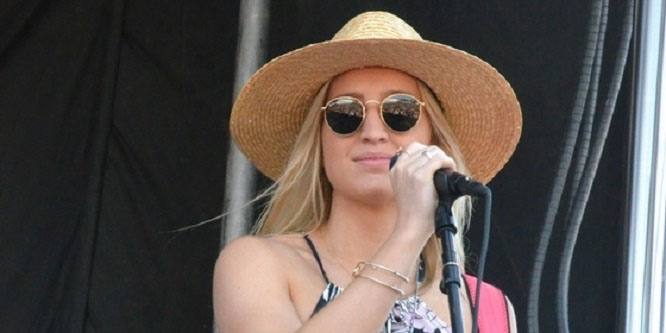 Emma Sheppard - Age, Family, Bio | Famous Birthdays