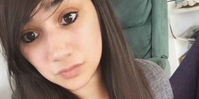Kimmi Smiles - Age, Bio, Family | Famous Birthdays