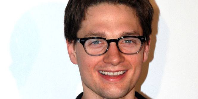 Gregory Smith - Age, Family, Bio | Famous Birthdays