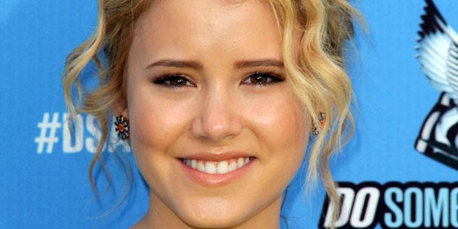 Taylor Spreitler - Age, Bio, Family | Famous Birthdays