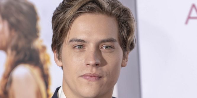Dylan Sprouse - Age, Family, Bio | Famous Birthdays