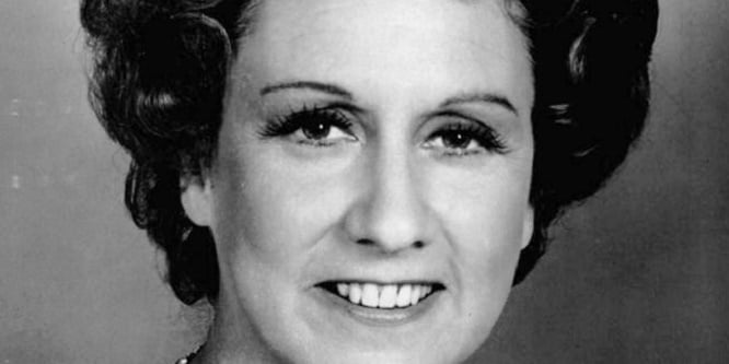 Jean Stapleton - Bio, Family | Famous Birthdays