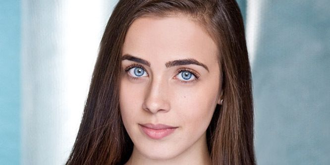 Julia Tomasone - Age, Family, Bio | Famous Birthdays